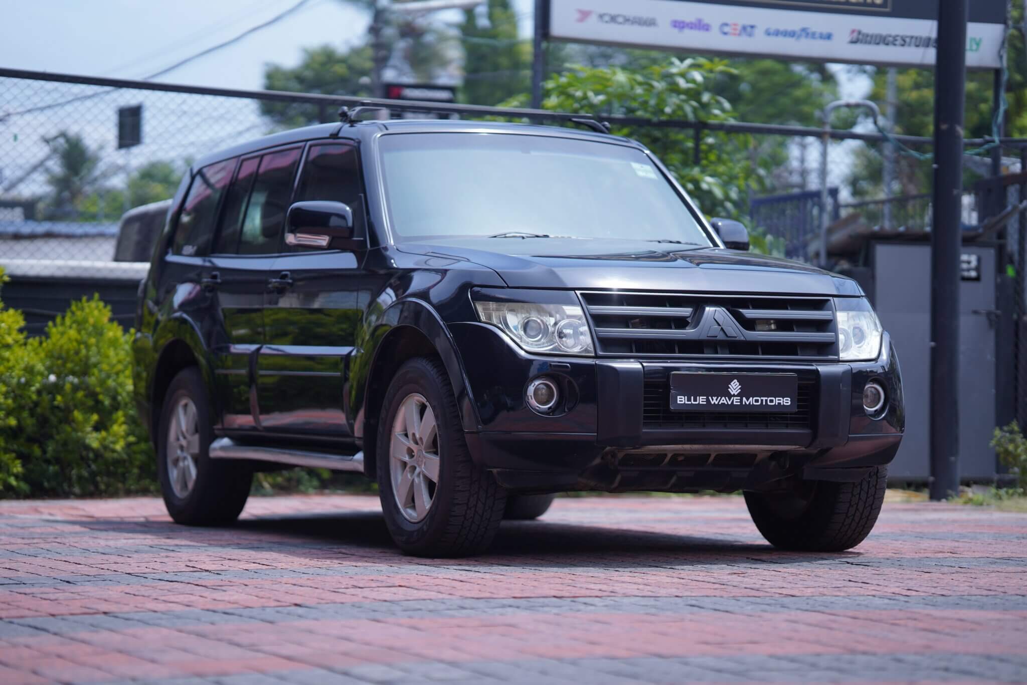 Mitsubishi Montero - Blue Wave Motors